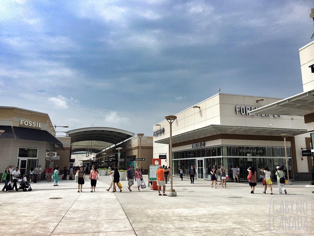 10 motivos para visitar o novo outlet de Niagara, o Outlet Collection ...