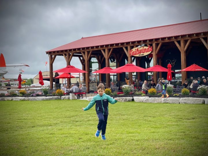 Tailwinds: almoçando dentro do Orillia Rama Regional Airport – Gaby no ...