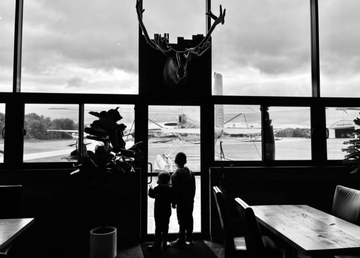 Tailwinds: almoçando dentro do Orillia Rama Regional Airport – Gaby no ...