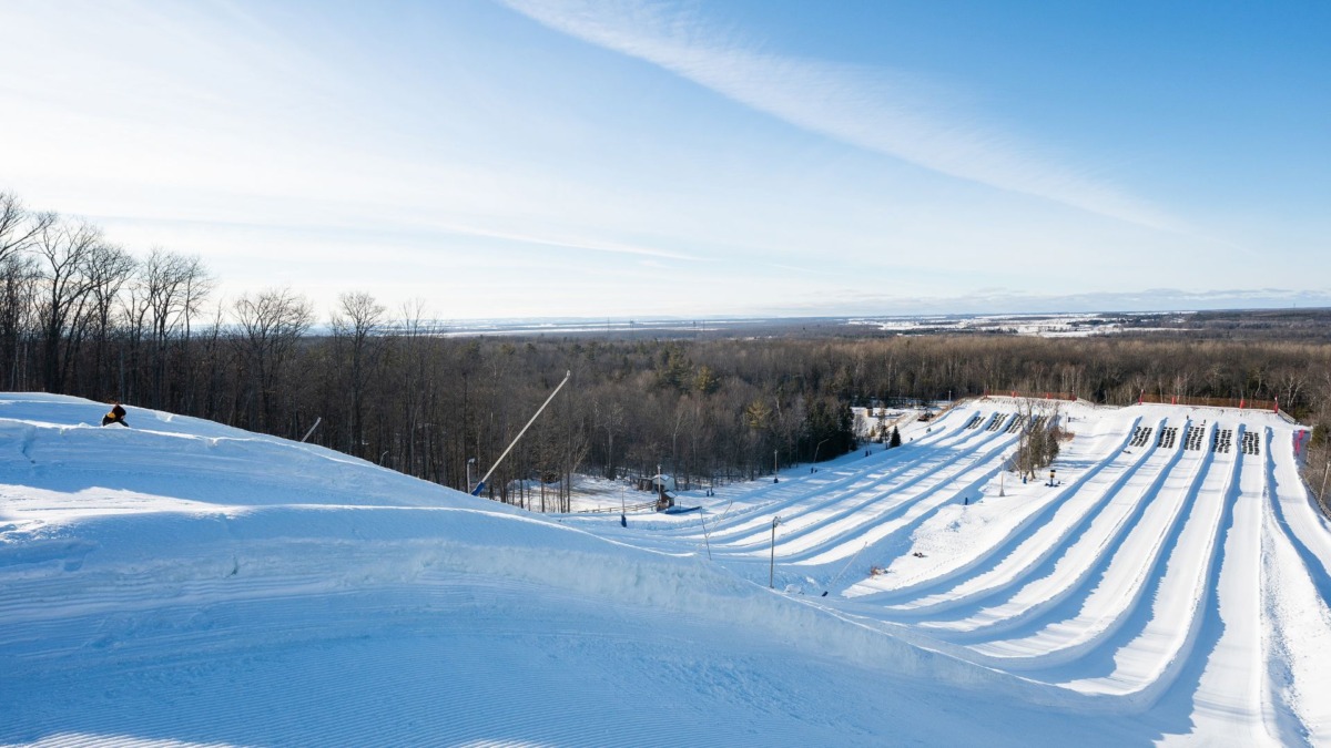 Lugares para fazer snow tubing nos arredores de Toronto – Gaby no Canadá